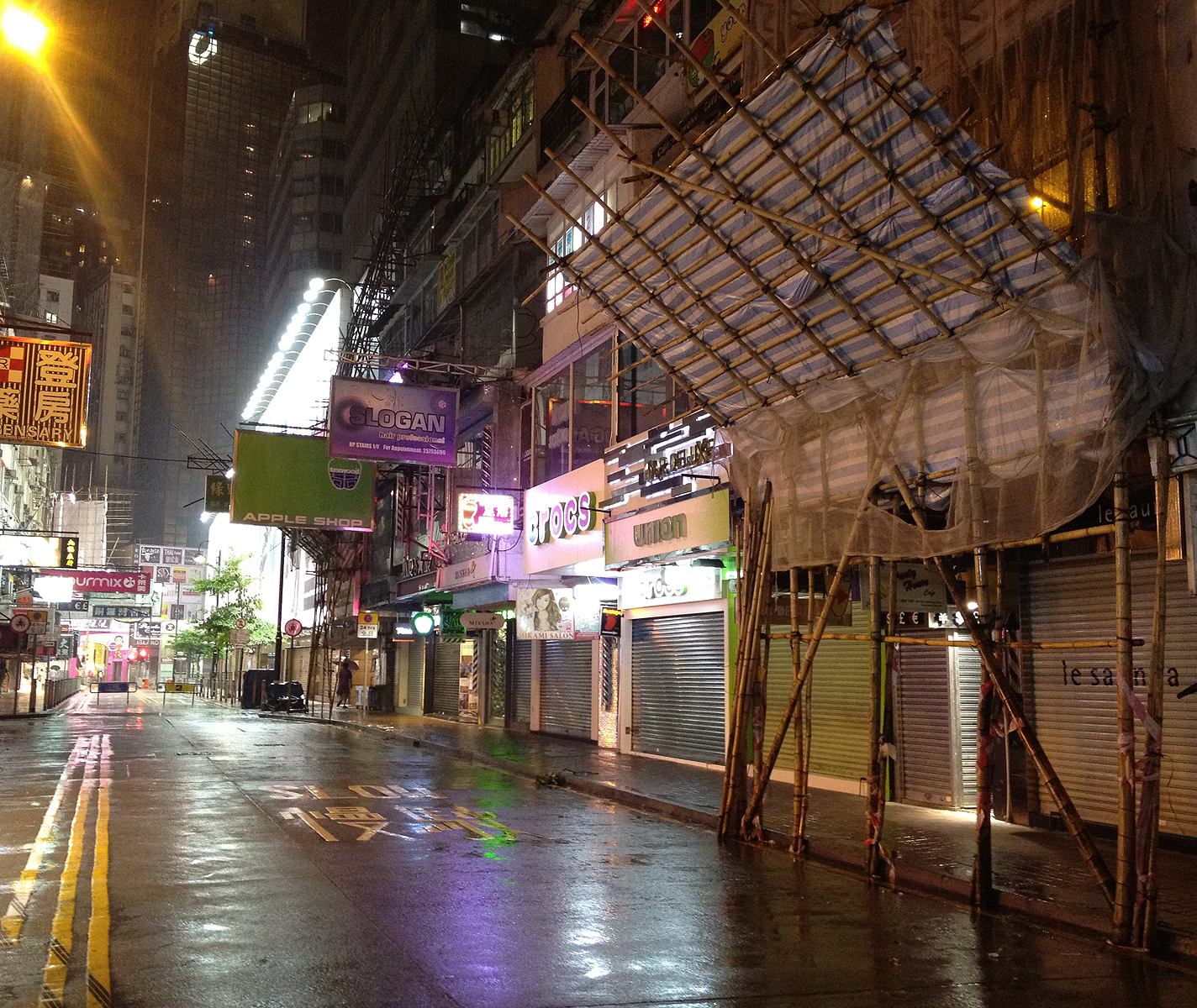 typhoon usagi hong kong hk storm 2013 china video causeway bay cwb